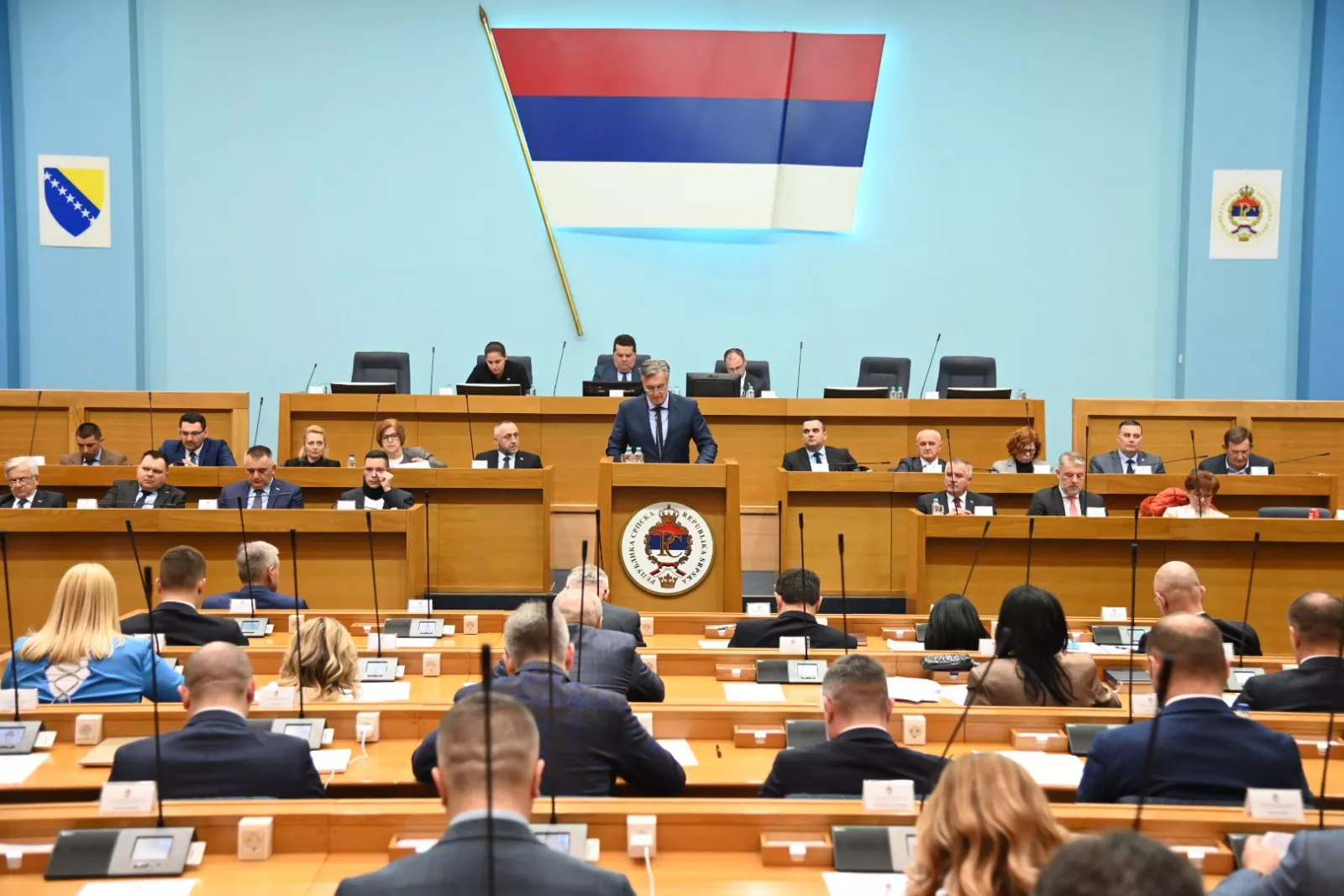 BURNO U NSRS: Cijelo rukovodstvo na potjernici - Radosno