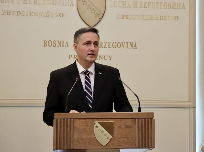 Bećirović poručio Vučiću: Nisi nadležan! - Radosno